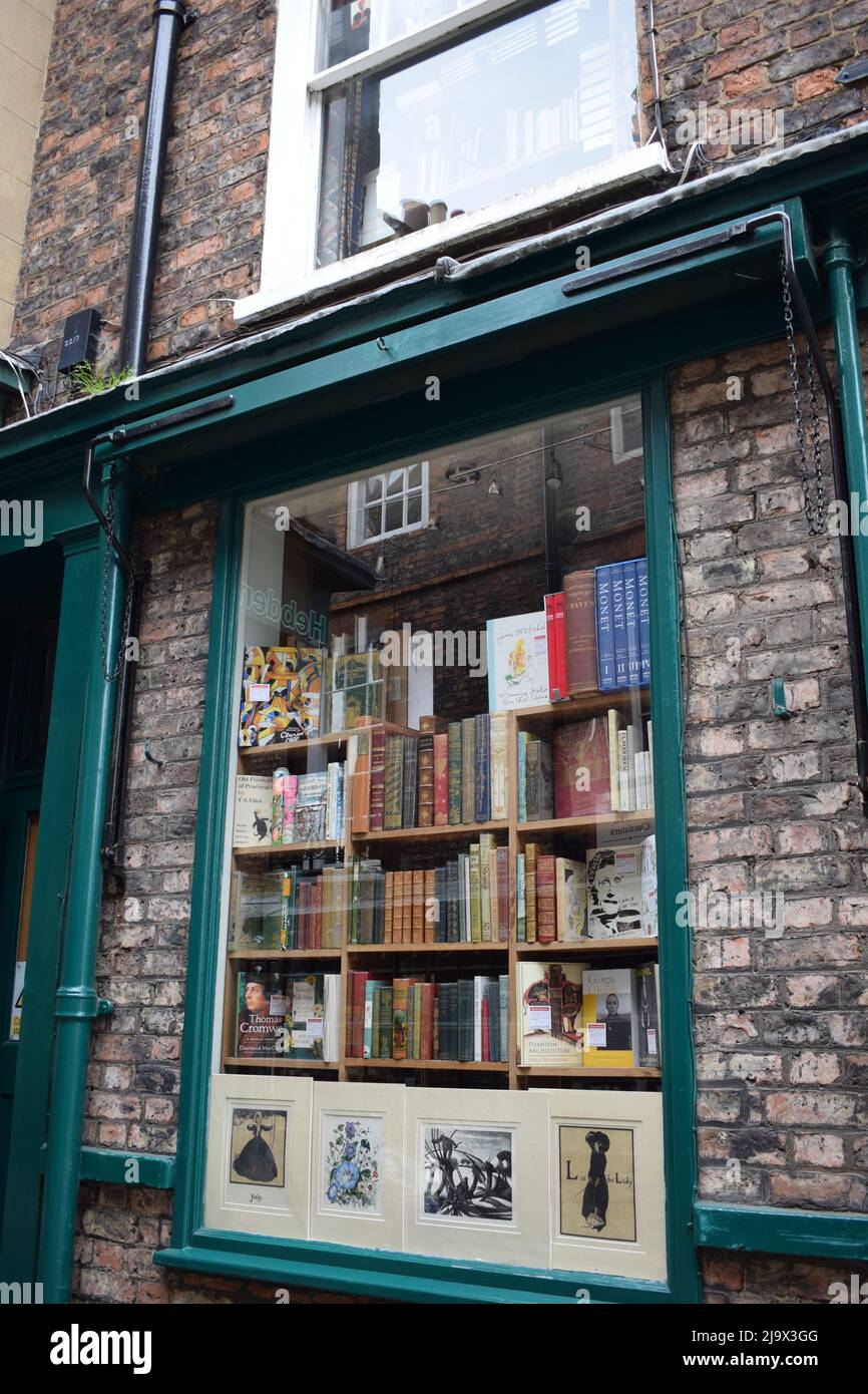 Book shelves books wall hi-res stock photography and images - Alamy