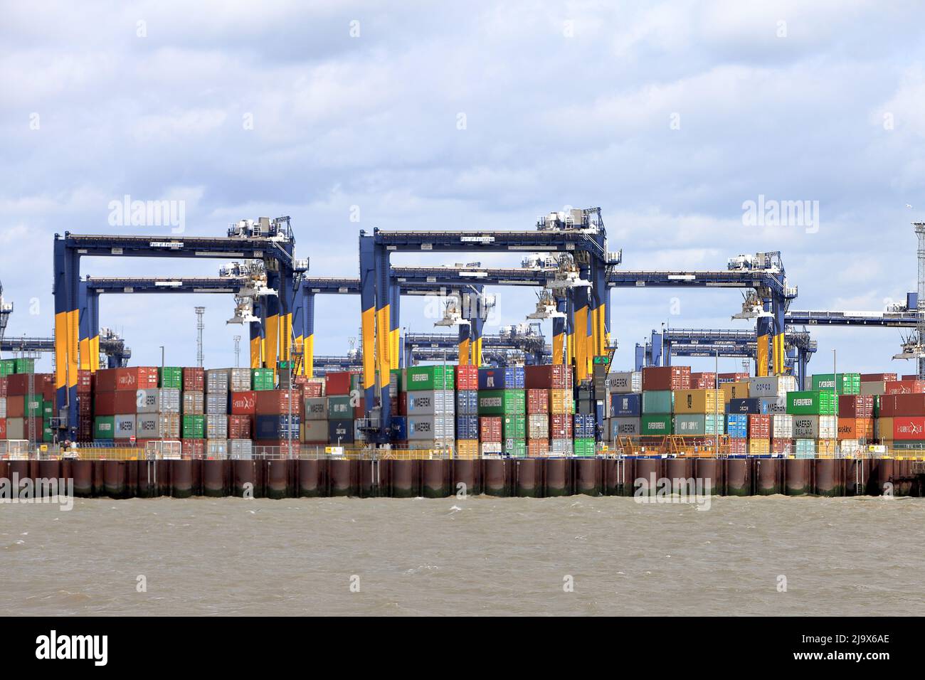 Dockside container park hi-res stock photography and images - Alamy