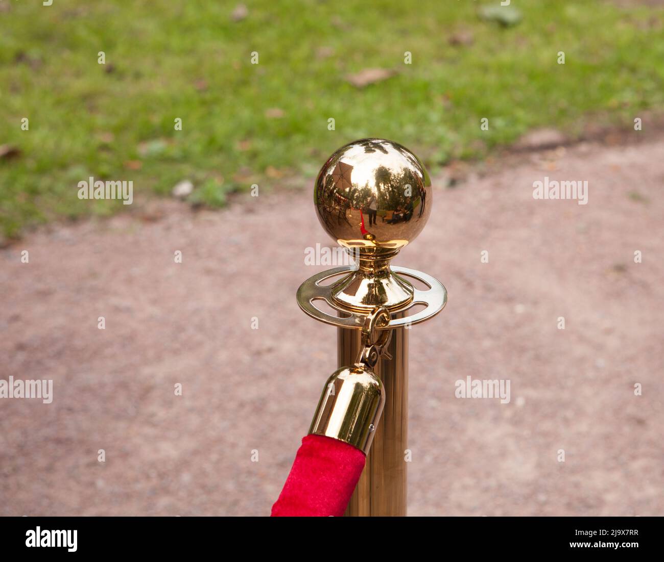 Rope and post barrier hi-res stock photography and images - Alamy