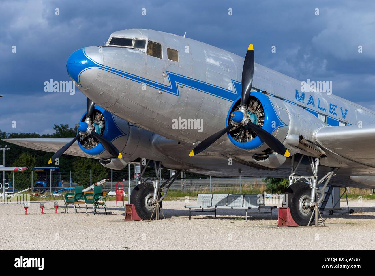 Li 2 aircraft hi-res stock photography and images - Alamy