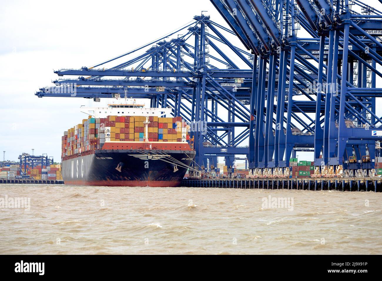 New york port container ship hi-res stock photography and images - Alamy