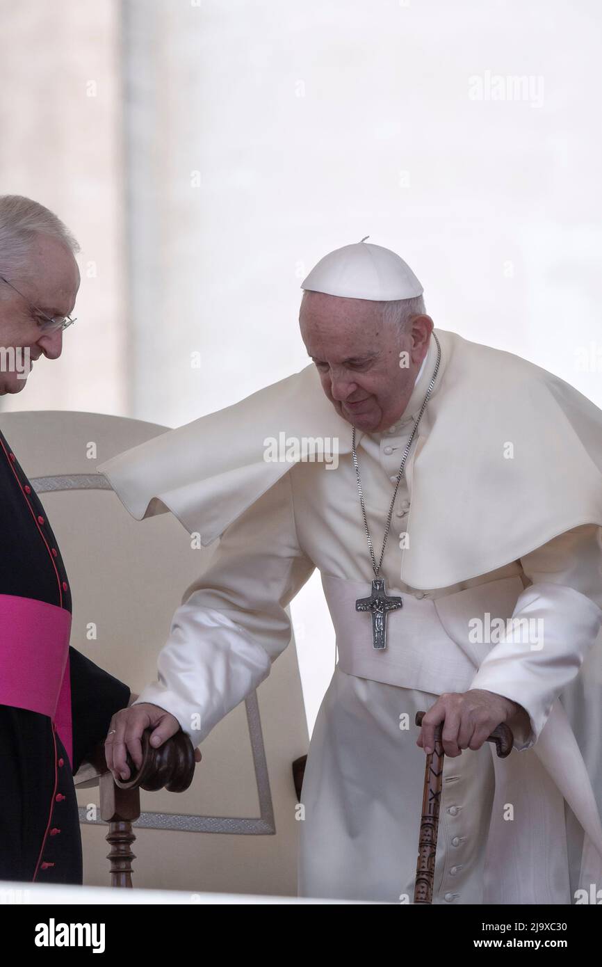 Papa francisco stick hi-res stock photography and images - Alamy