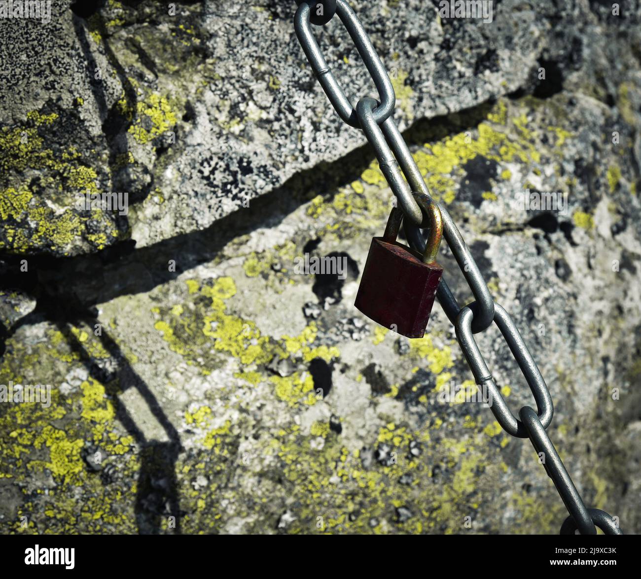 background or texture chain tied granite rocks Stock Photo - Alamy