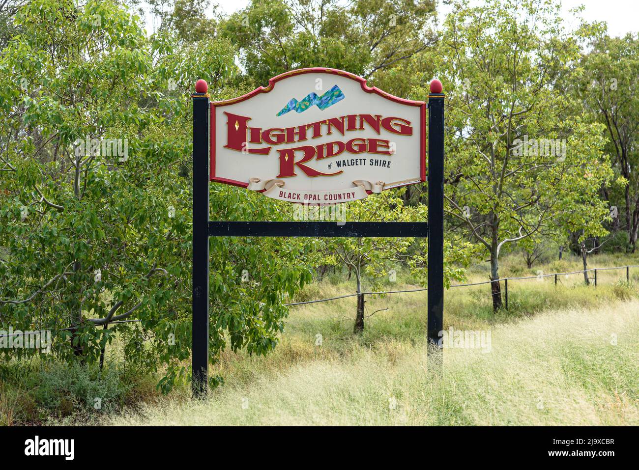 The welcome sign at Lightning Ridge, New South Wales Stock Photo - Alamy