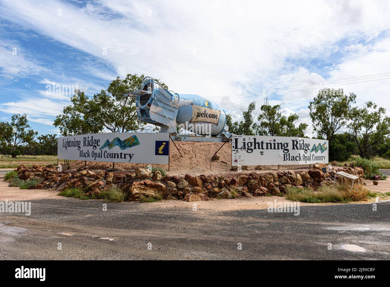 The welcome sign concrete mixer / cement truck in Lightning Ridge, New ...
