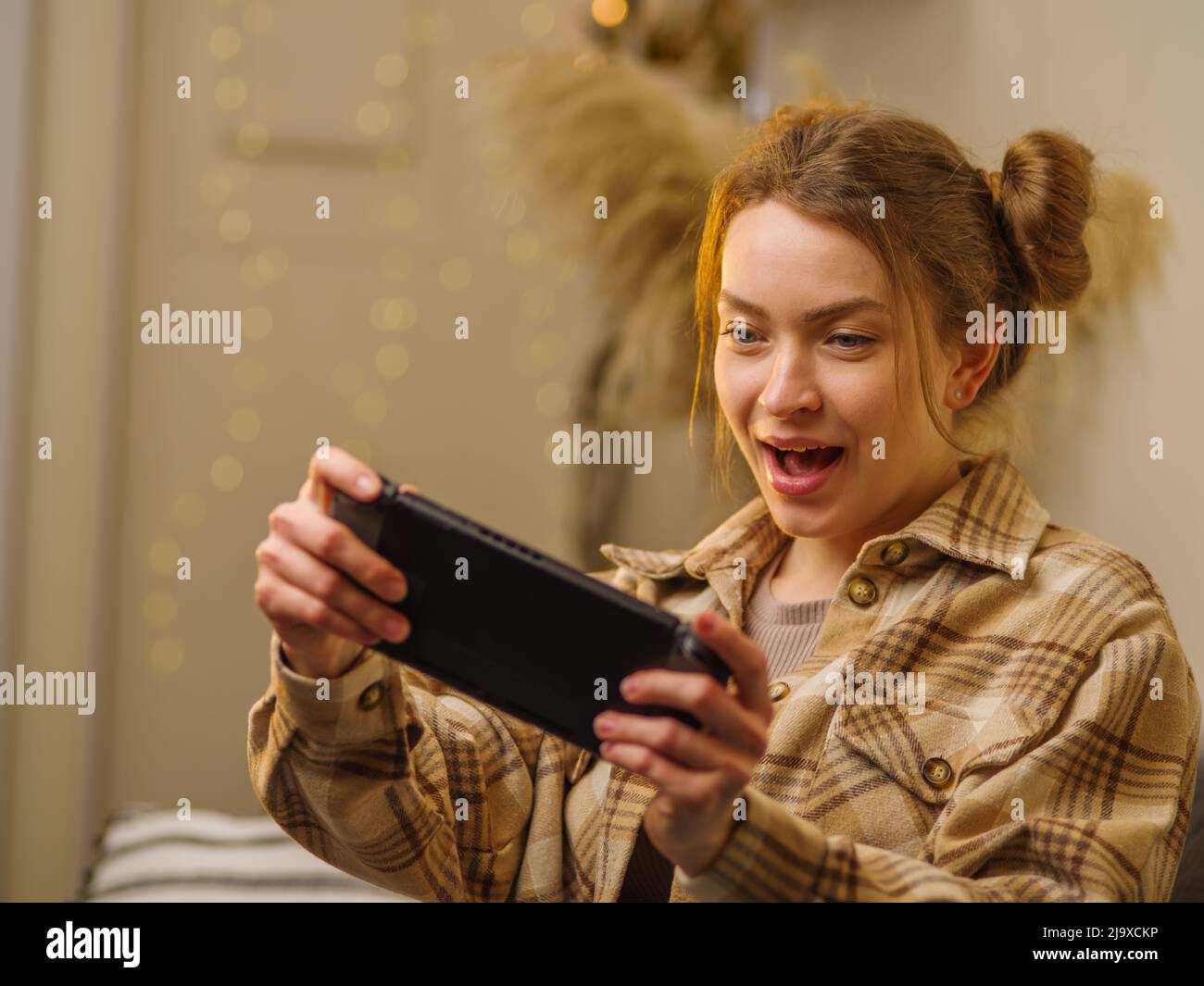 Online competitions virtual entertainment hi-res stock photography and ...