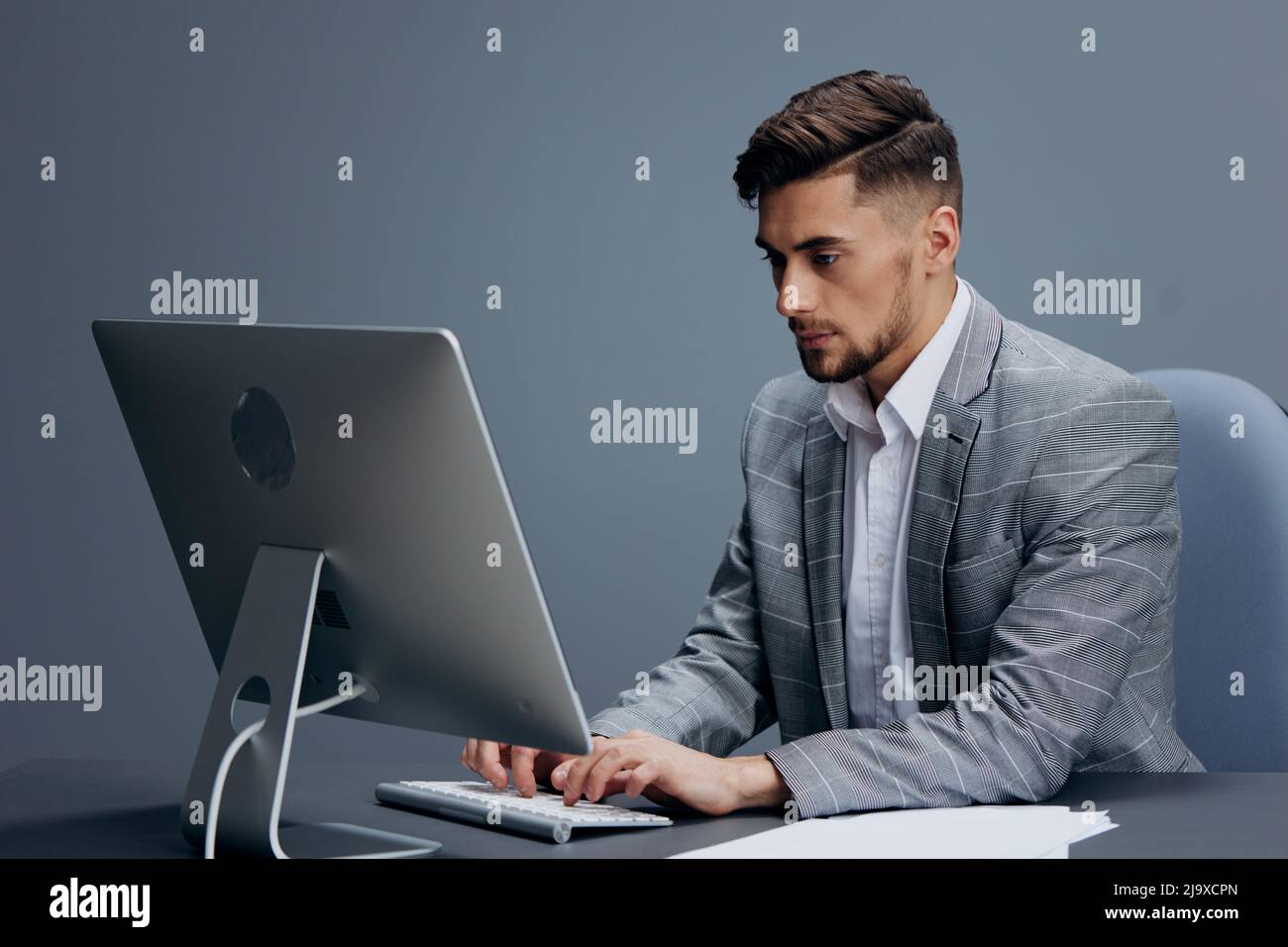 businessmen working at the computer in the office isolated background ...