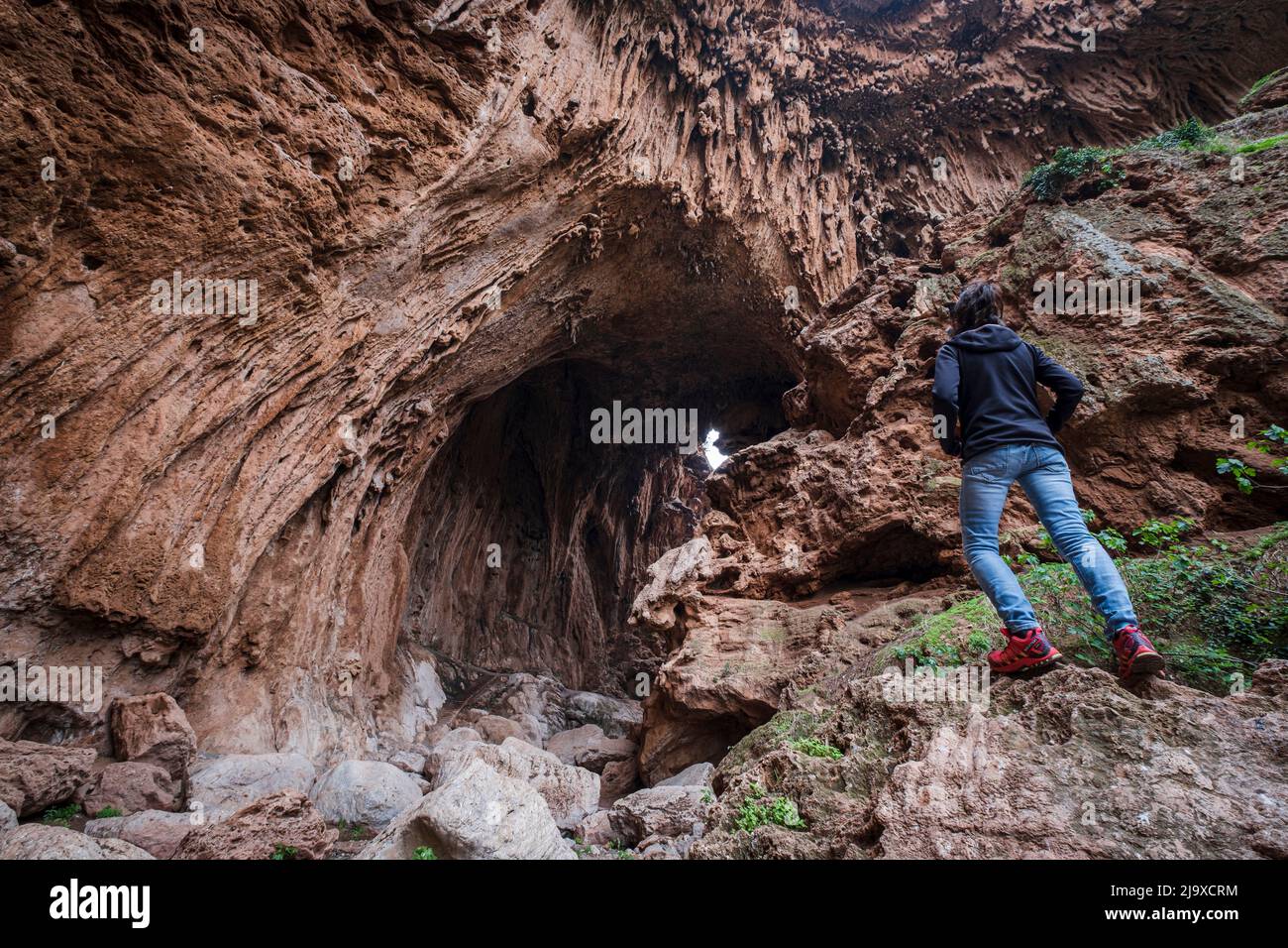 Imi N'Ifri natural bridge, Demnate, Atlas mountain range, morocco ...