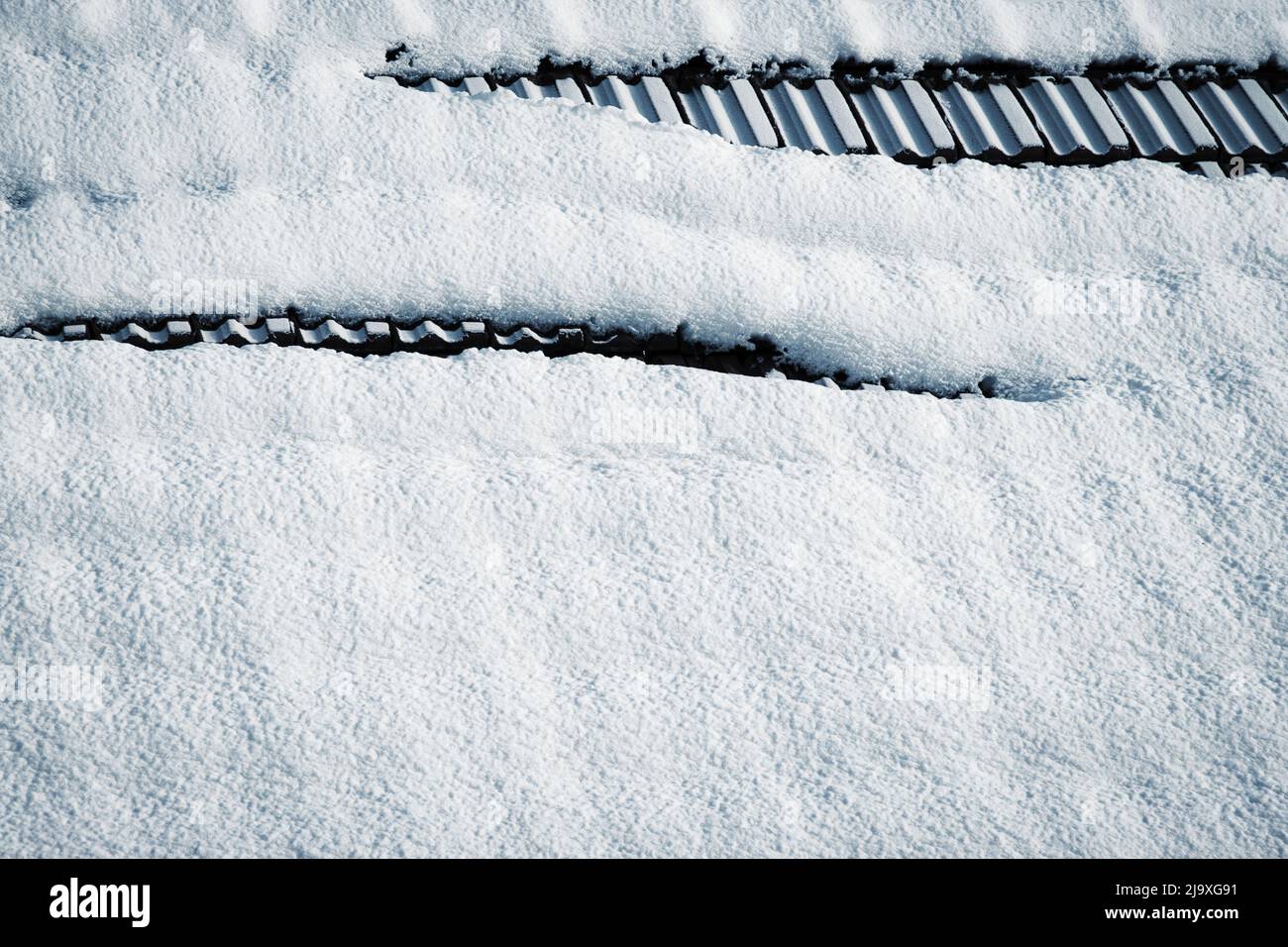 seasonal background snow covered tiled roof Stock Photo - Alamy