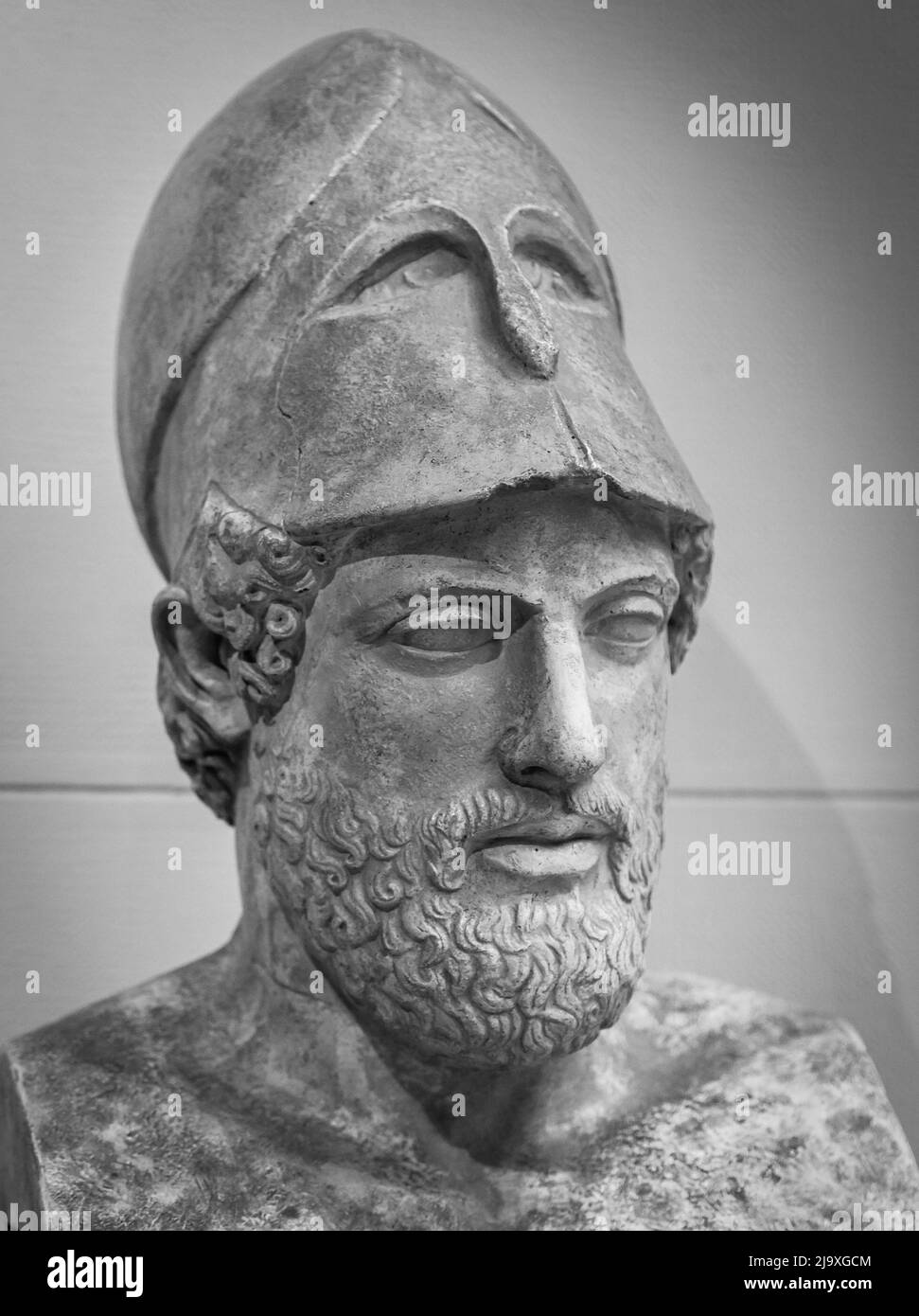 Head and shoulders detail of the ancient sculpture Stock Photo - Alamy