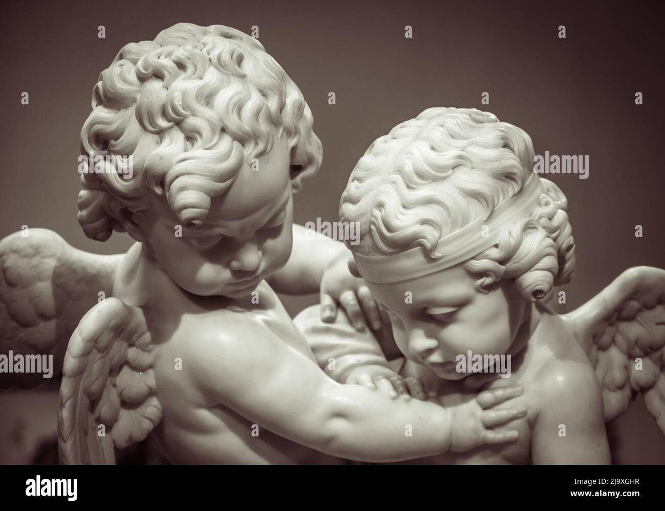 Two white winged angels hi-res stock photography and images - Alamy