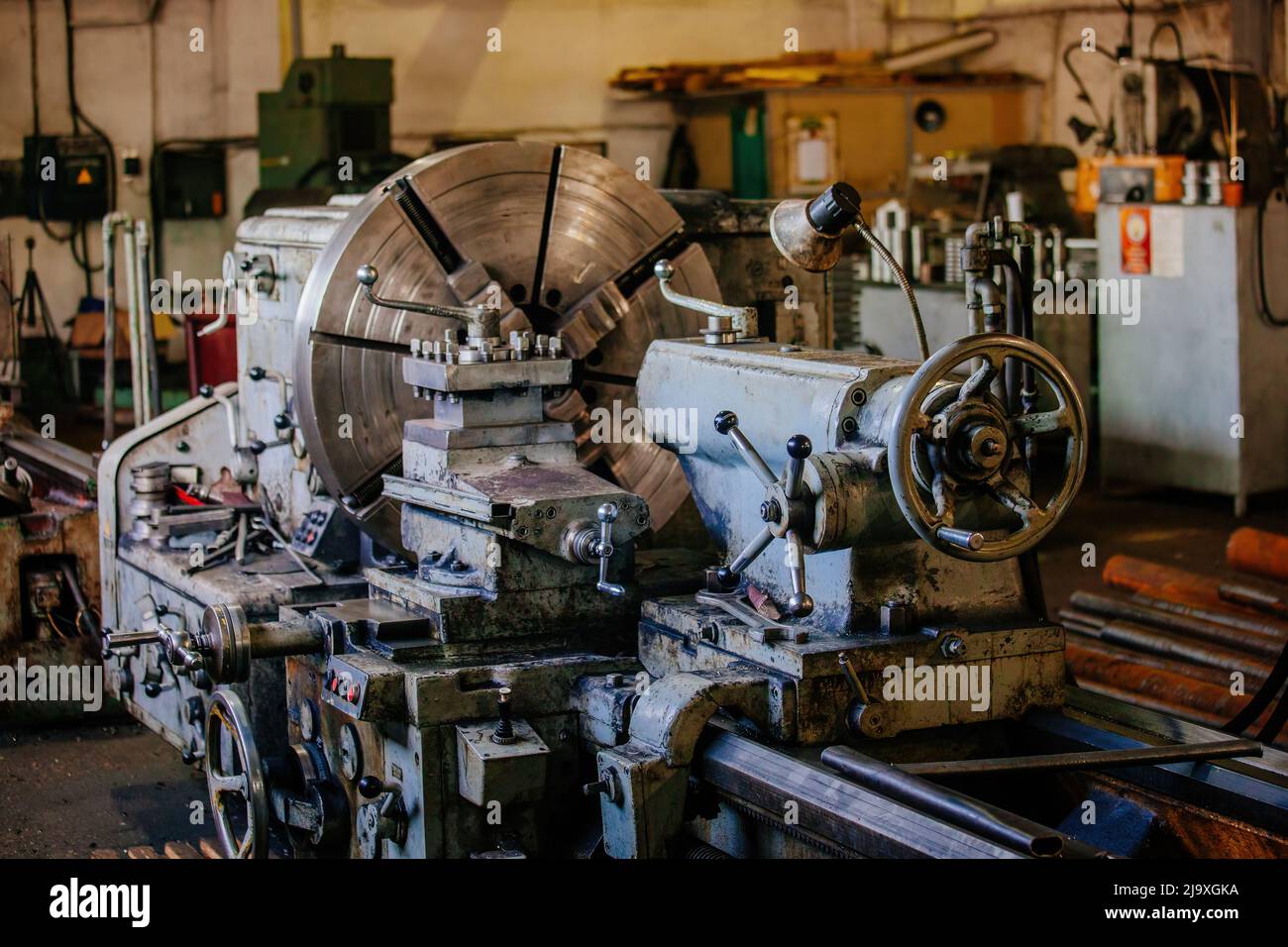 Lathe in the metalworking workshop Stock Photo - Alamy