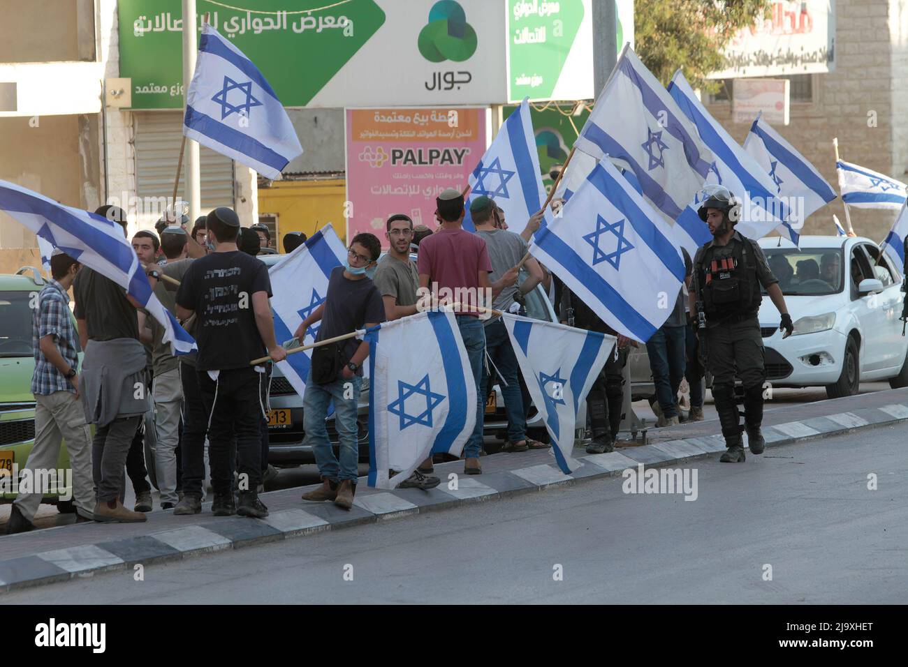 Nablus, Palestine. 12th May, 2022. Jewish settlers demonstrate waving ...