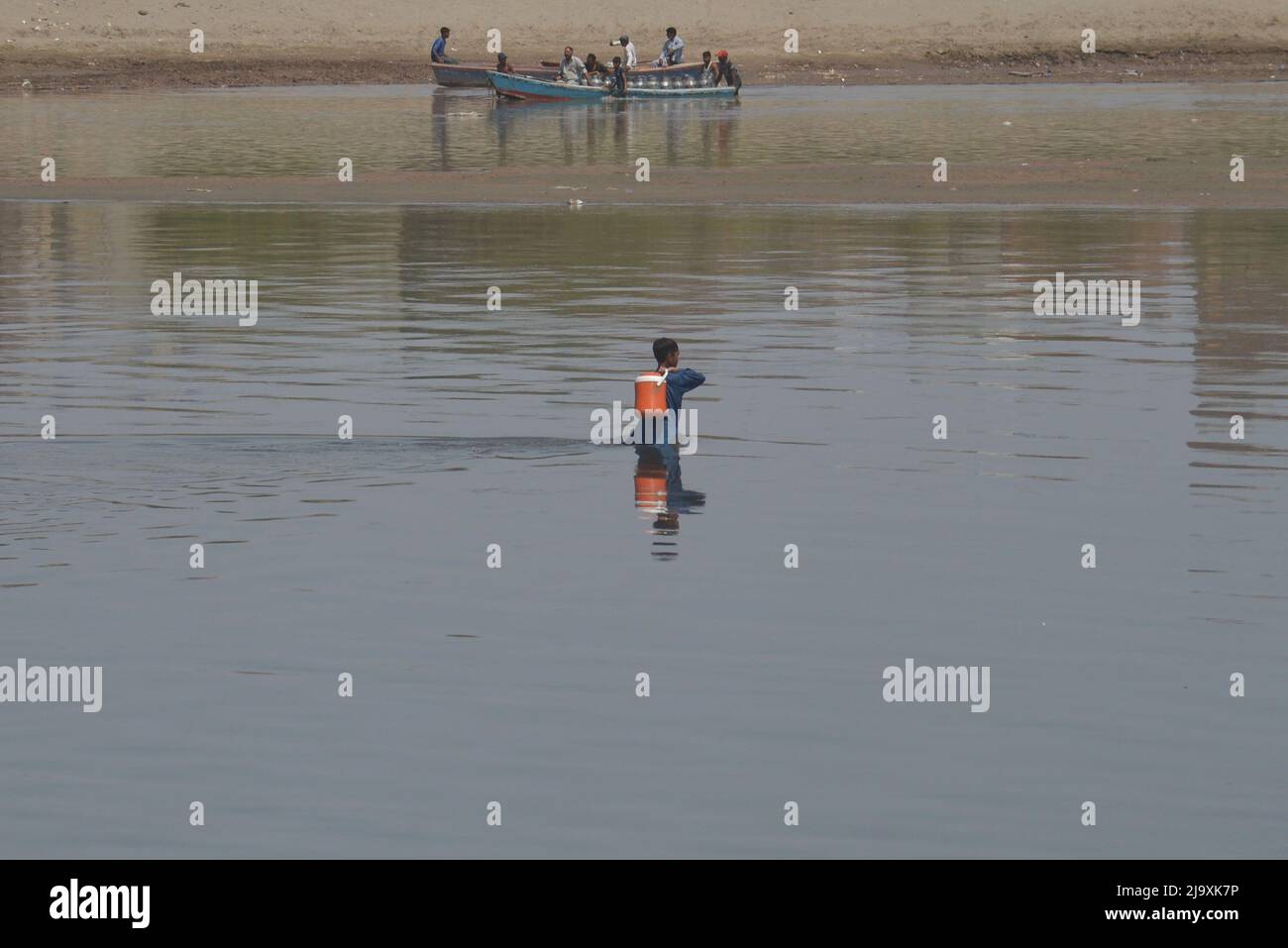 Pakistani people carrying their goods in boats to cross Ravi River ...