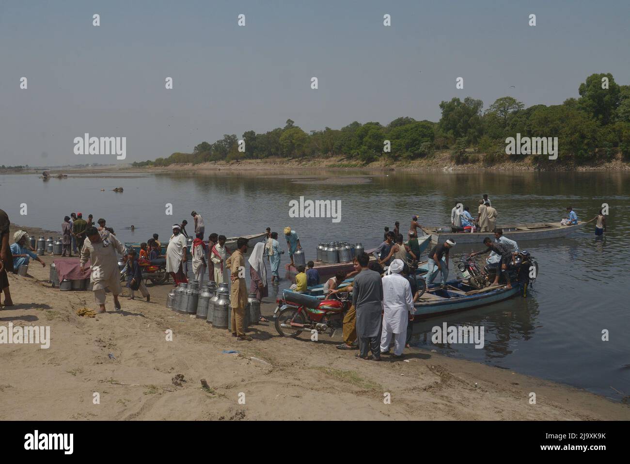 Pakistani people carrying their goods in boats to cross Ravi River ...