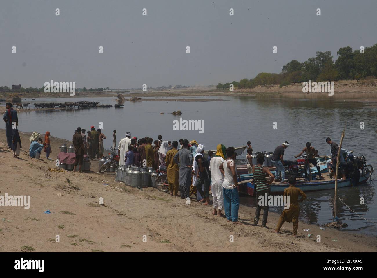 Pakistani people carrying their goods in boats to cross Ravi River ...