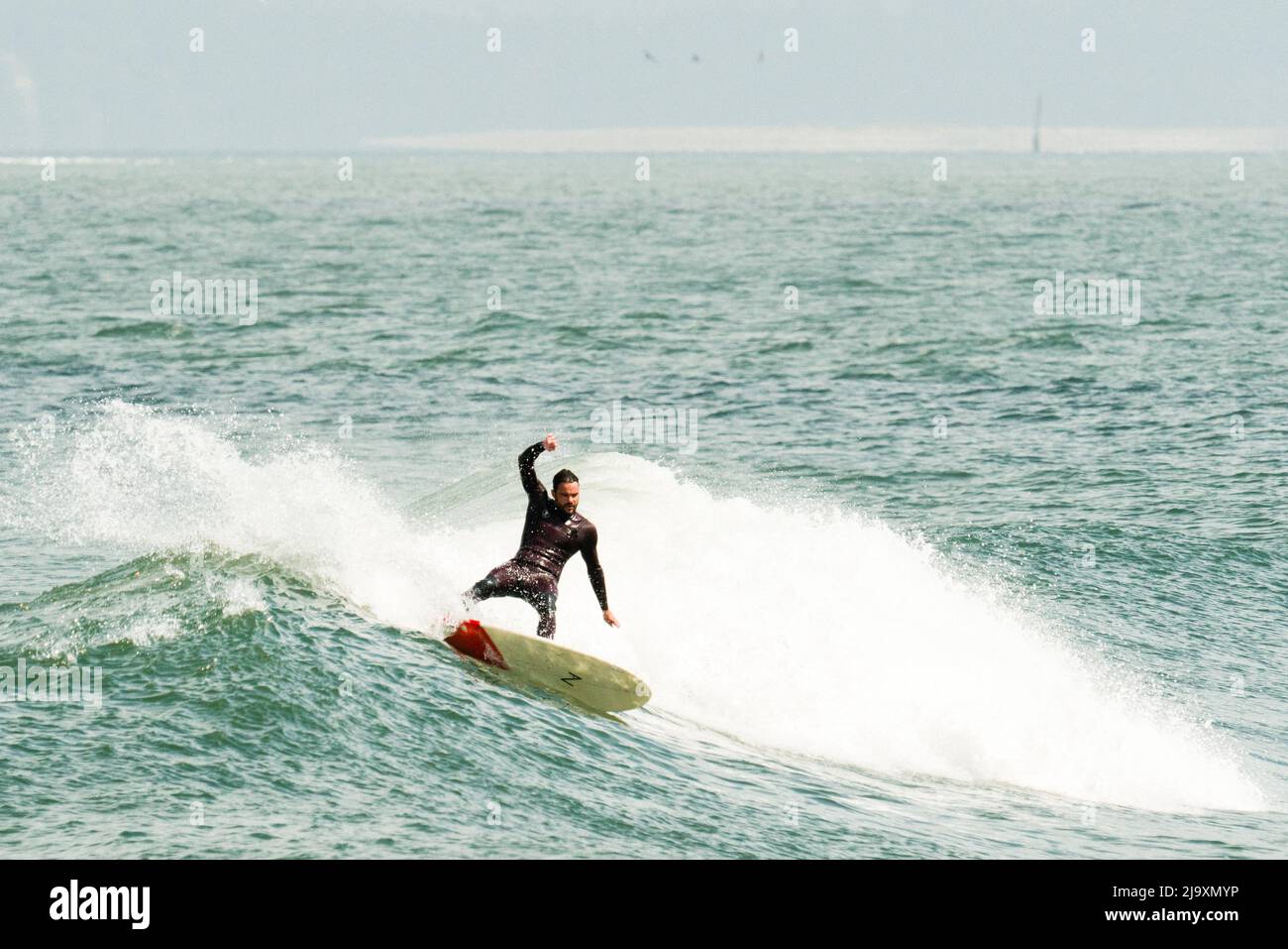 Carving a wave hi-res stock photography and images - Alamy