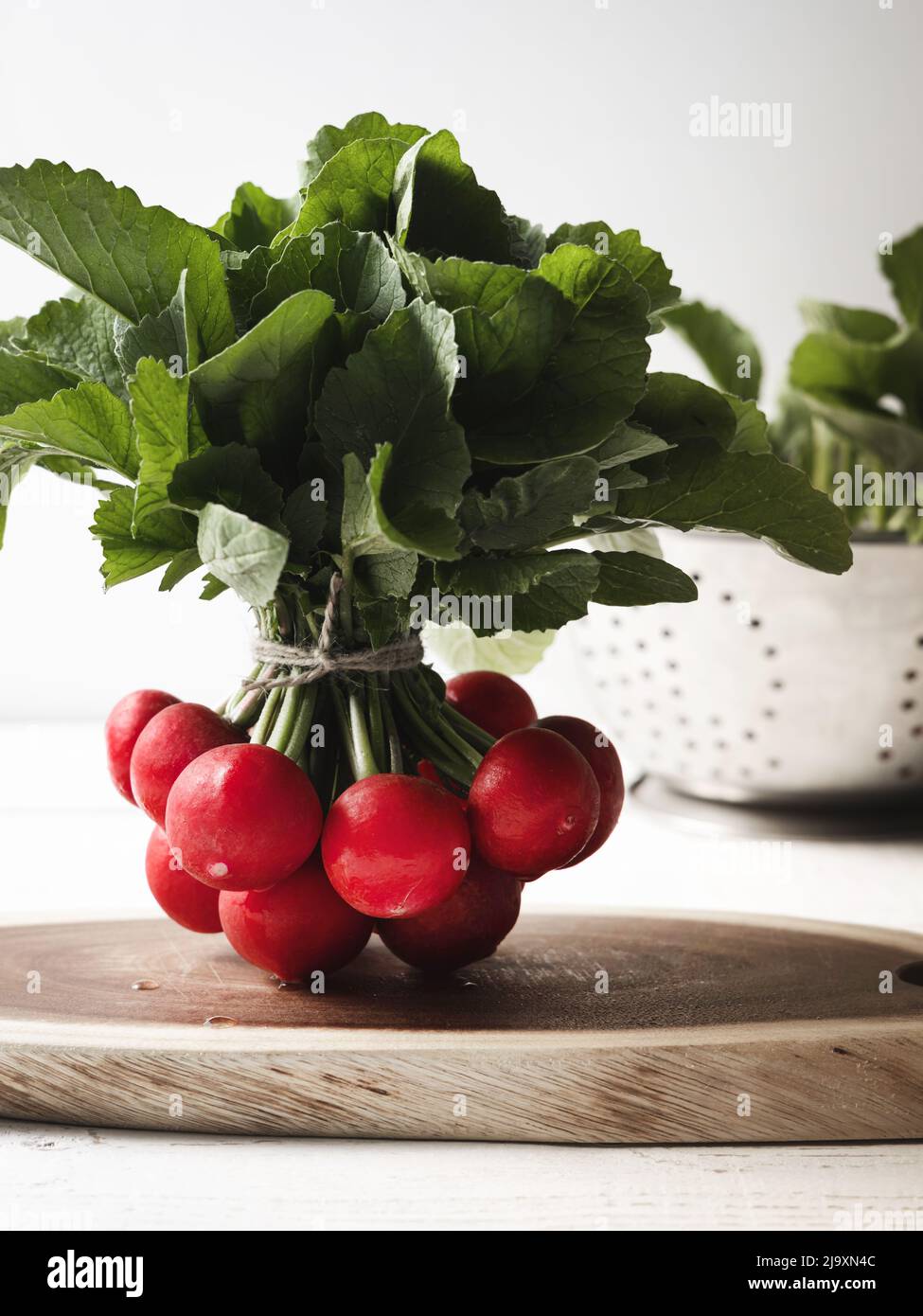 Bunch of freshly washed radishes Stock Photo - Alamy