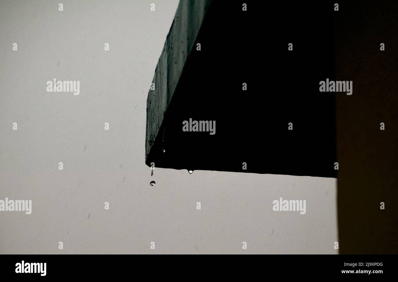 Drip ledge hi-res stock photography and images - Alamy