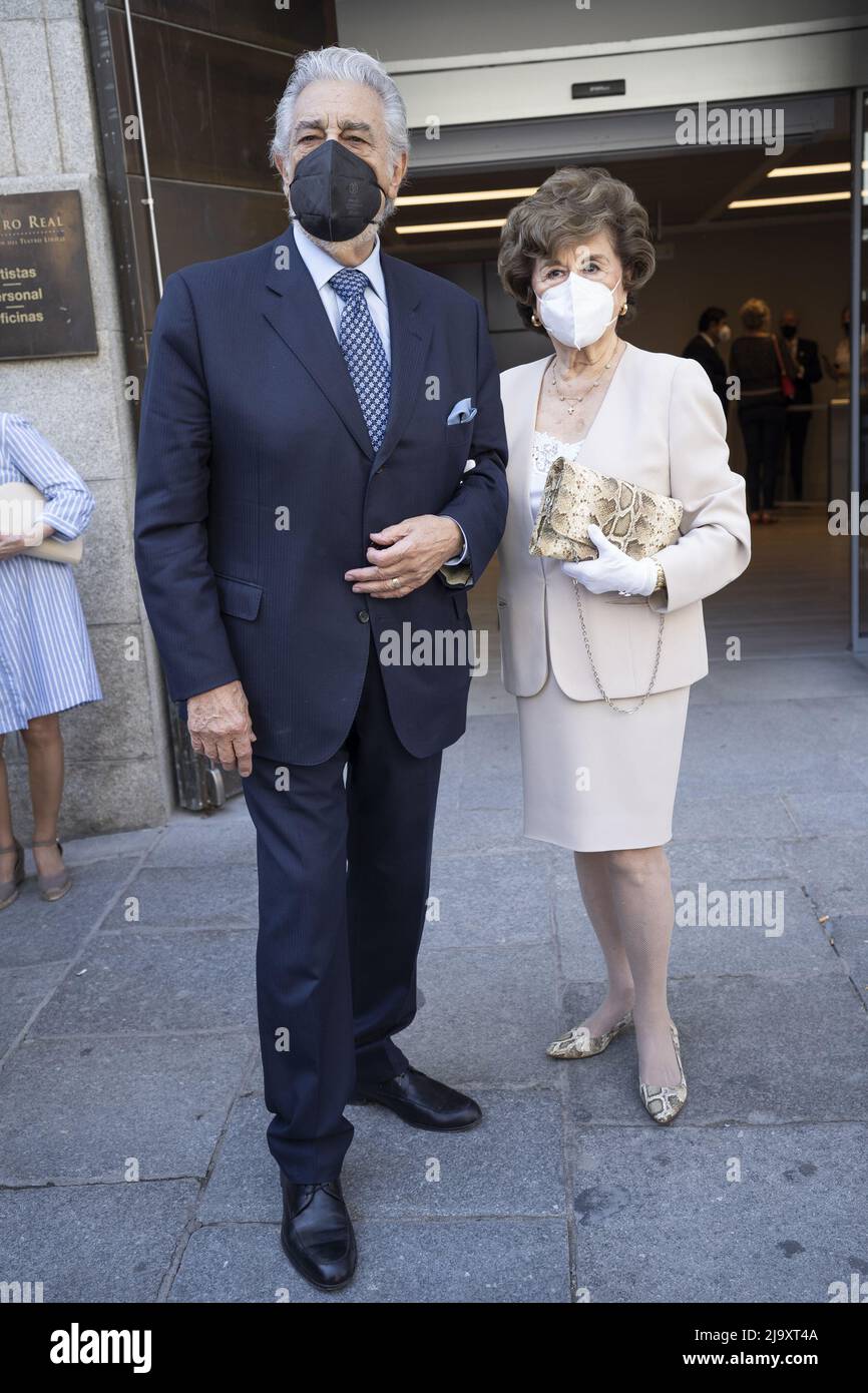 Spanish opera singer Placido Domingo receives the title of 'Honorary ...