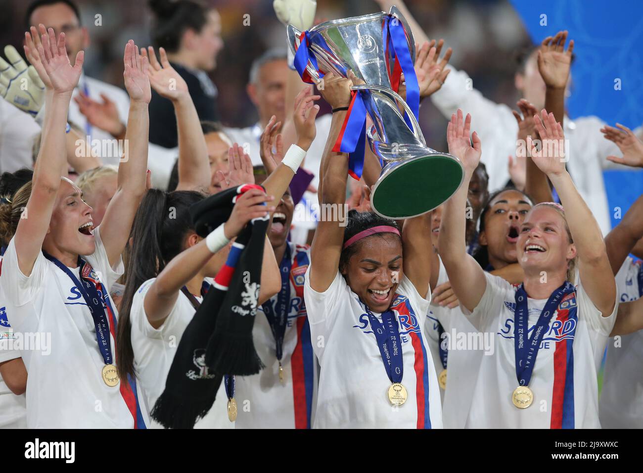 Turin, Italy, 21st May 2022. Perle Morroni of Lyon celebrates with the ...