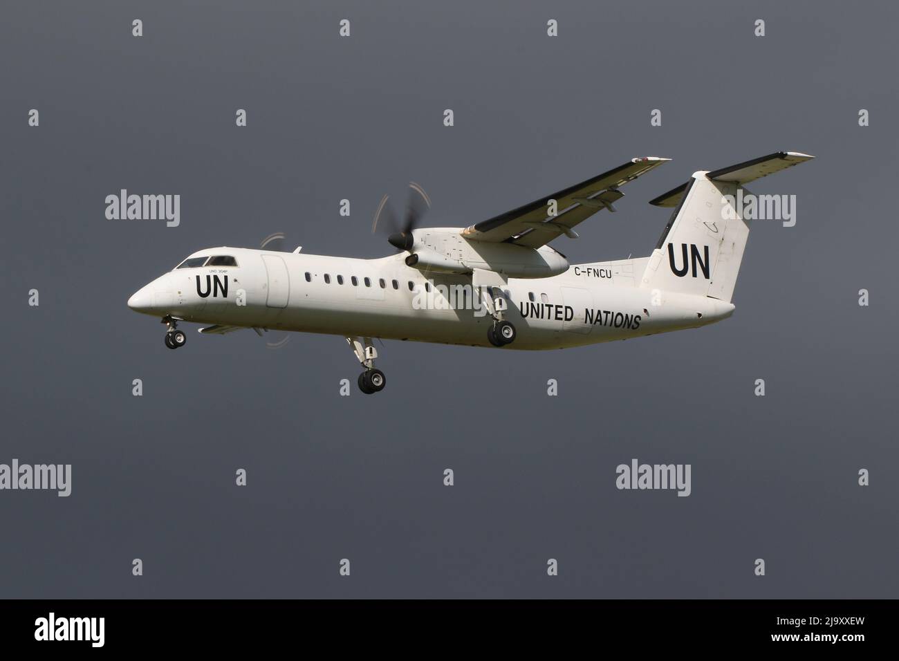 United airlines de havilland dash 8 hi-res stock photography and images ...