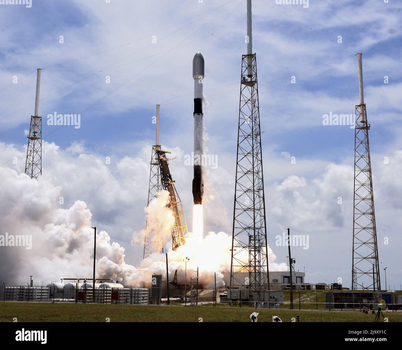 Synchronous orbit hi-res stock photography and images - Alamy
