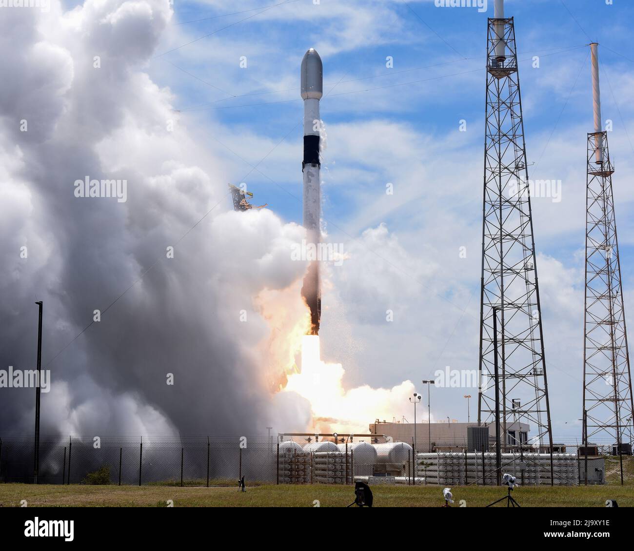 Falcon 8 hi-res stock photography and images - Alamy