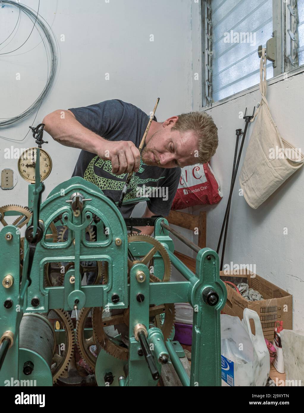 Clock repair shop hi-res stock photography and images - Alamy