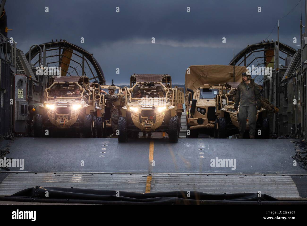 Lcac 61 hi-res stock photography and images - Alamy