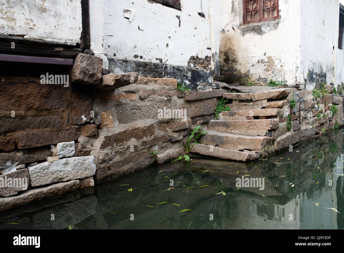 Canals and Old Chinese Buildings at Zhouzhuang Water Town, Jiangsu ...