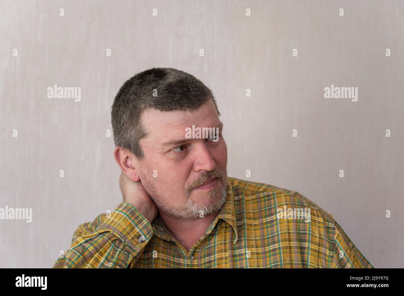 Arm around his neck hi-res stock photography and images - Alamy