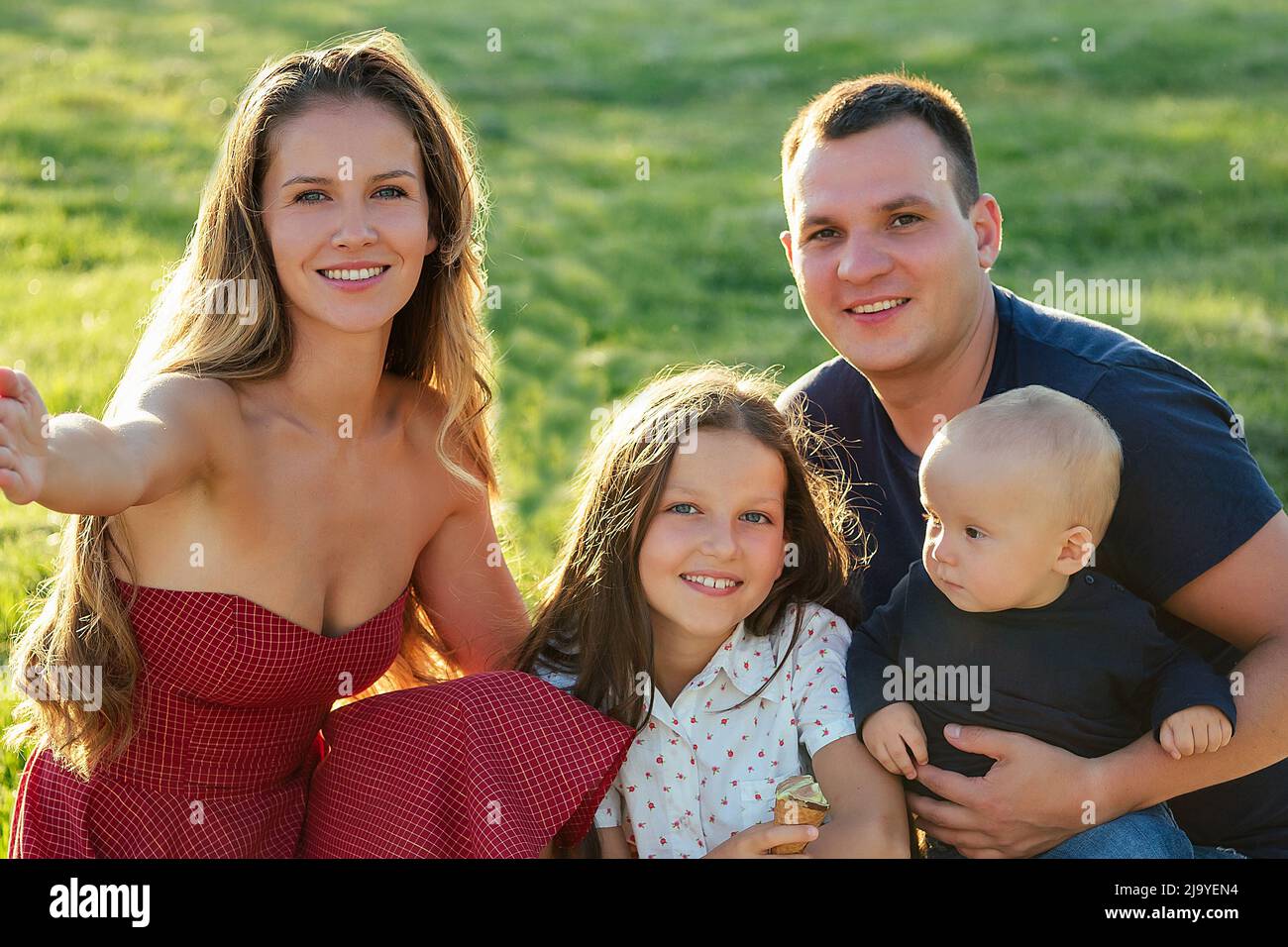 Boy girl child pretty handsome camera hi-res stock photography and images - Alamy