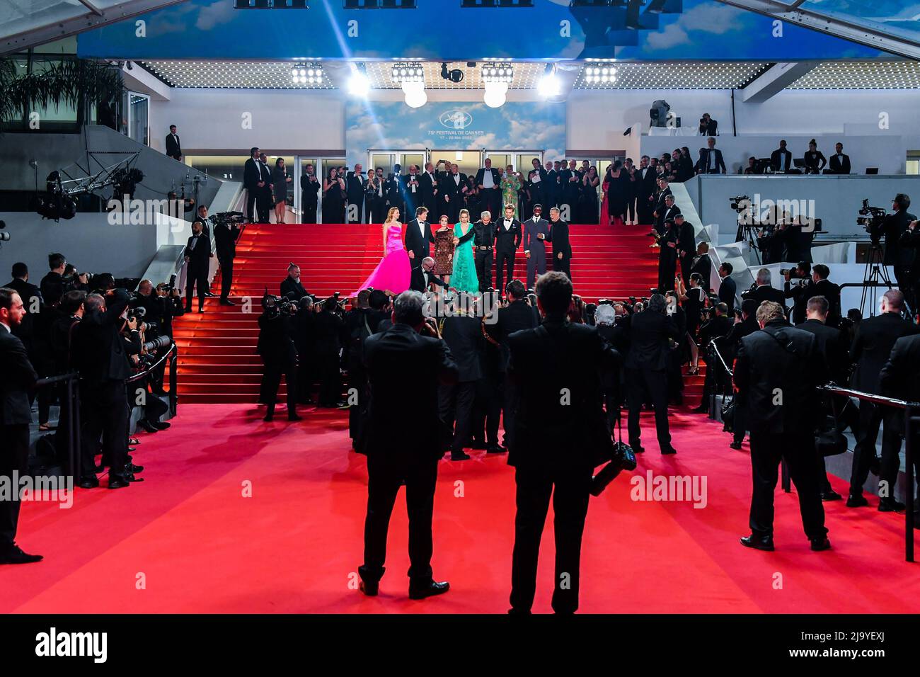 Natasha Bassett , Sam Bromell , Priscilla Presley , Olivia DeJonge ...