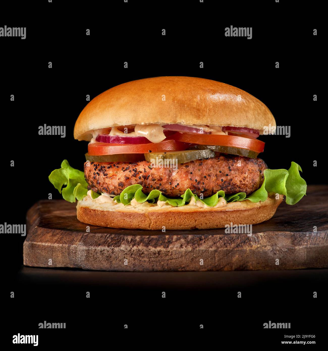 Juicy American burger, hamburger with beef patties, with sauce and ...