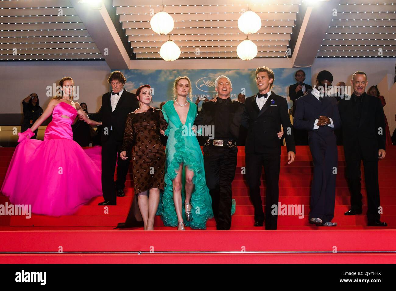 Natasha Bassett , Sam Bromell , Priscilla Presley , Olivia DeJonge ...