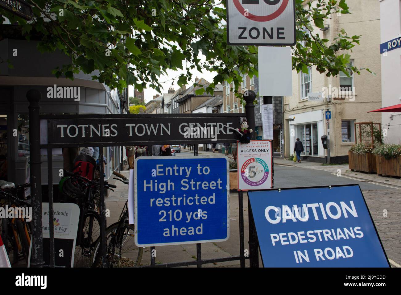 TOTNES, UK - JUNE 26, 2021 town centre sign at the bottom end of the ...