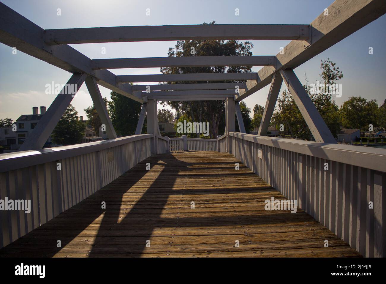Bridge at Woodbridge Lake, Irvine Stock Photo - Alamy