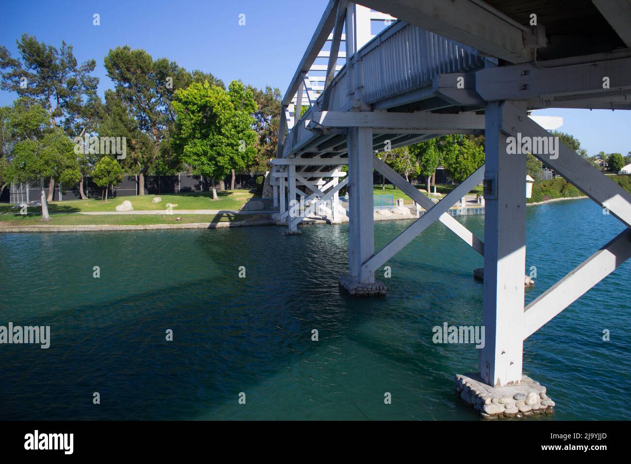 Bridge at Woodbridge Lake, Irvine Stock Photo - Alamy
