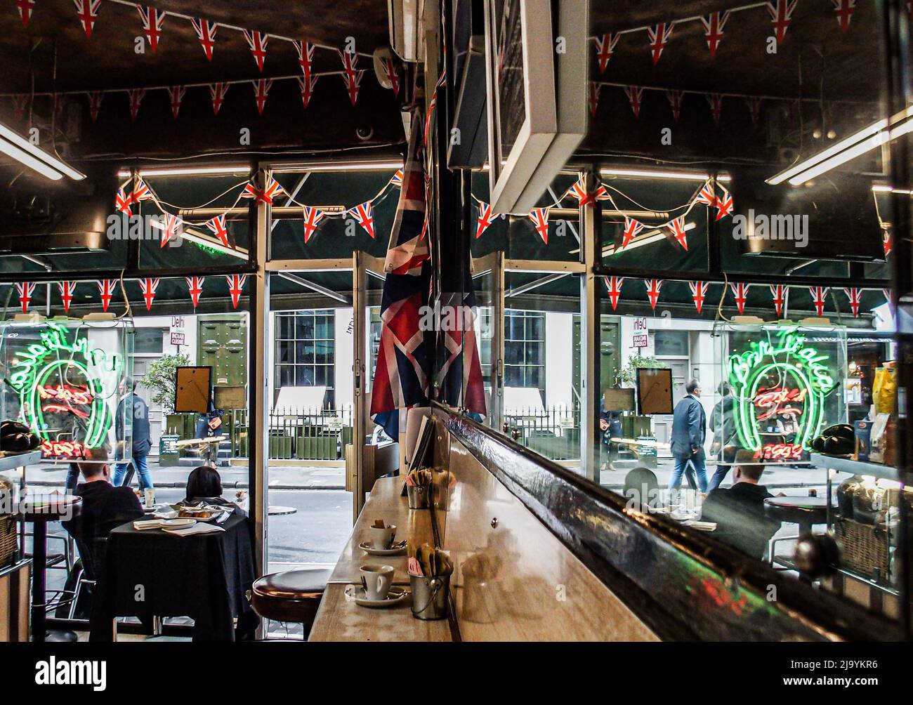 Platinum jubilee bar hi-res stock photography and images - Alamy