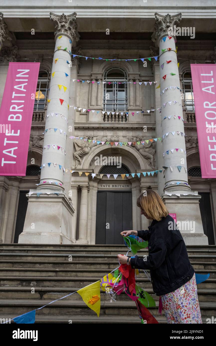 Facade of tate britain decorated hi-res stock photography and images ...