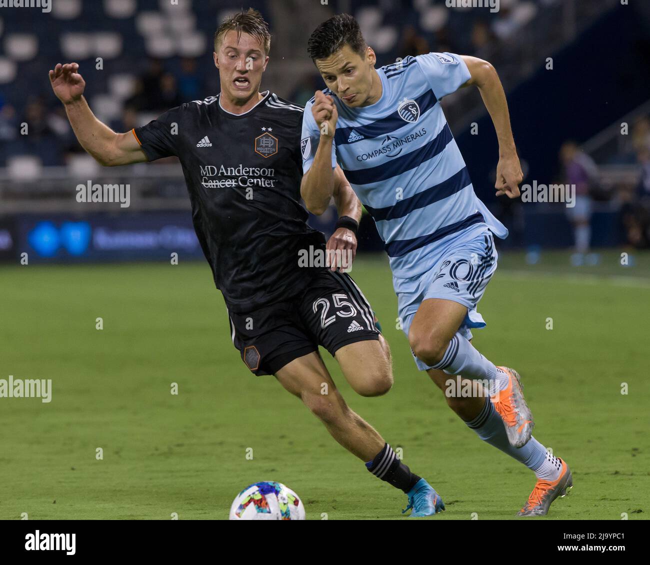 Opencupbracket hi-res stock photography and images - Alamy