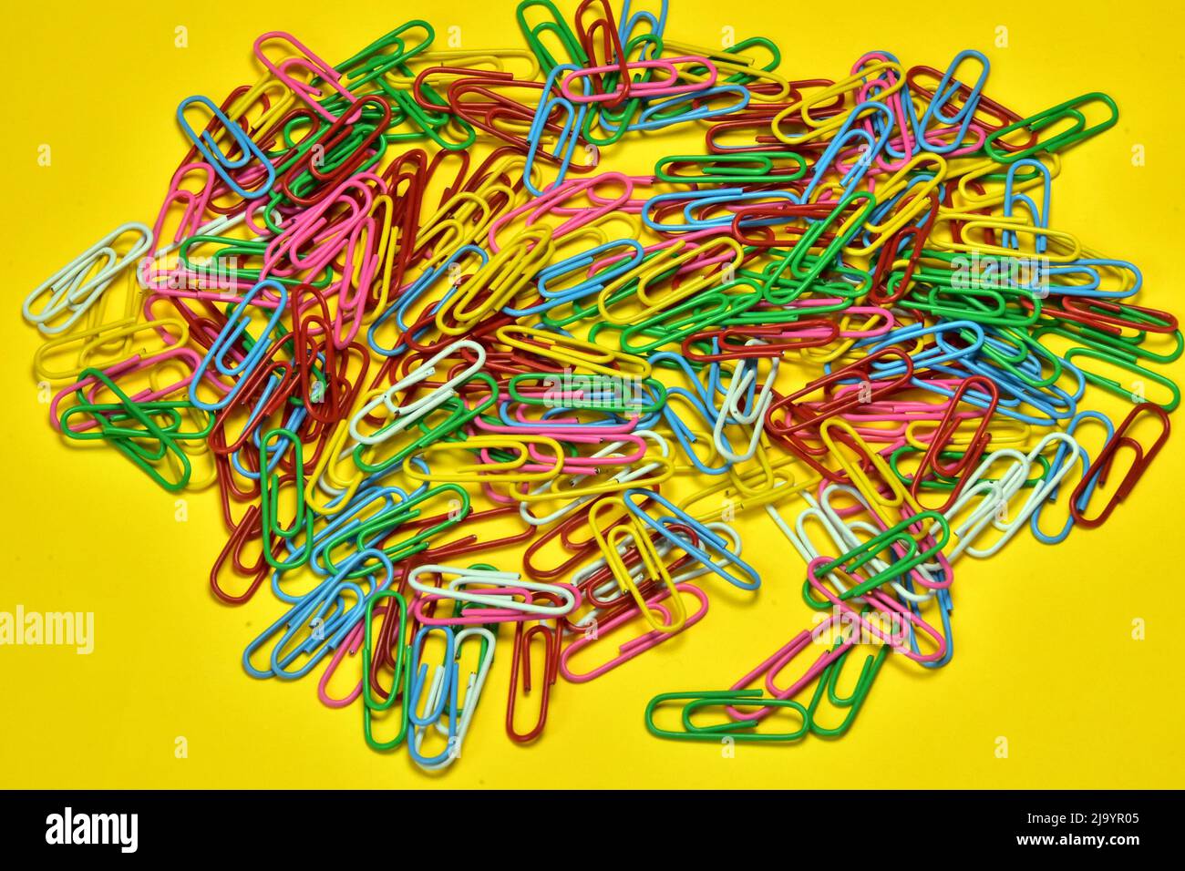 Pile of paperclips hi-res stock photography and images - Alamy