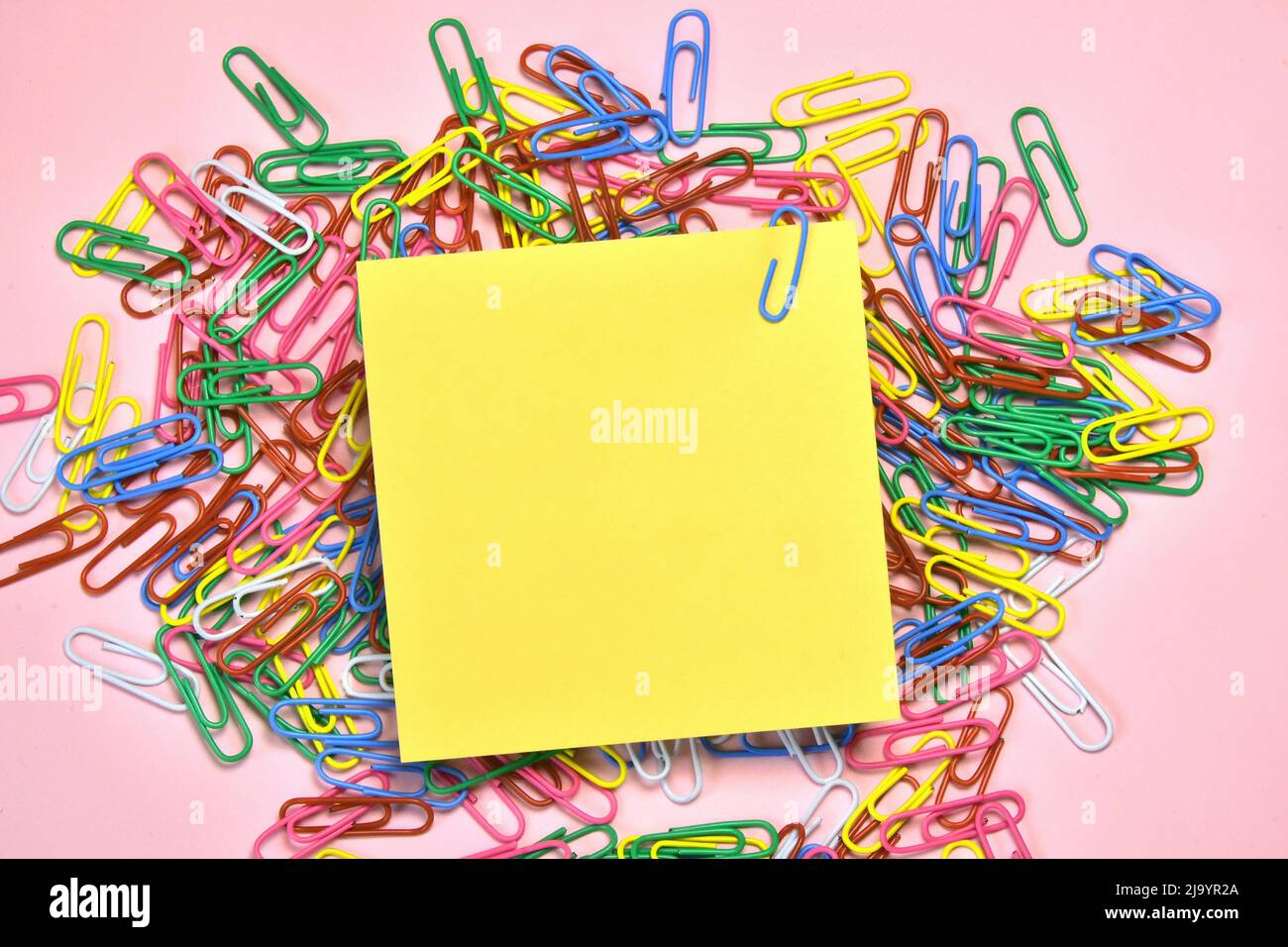 Memo paper hi-res stock photography and images - Alamy
