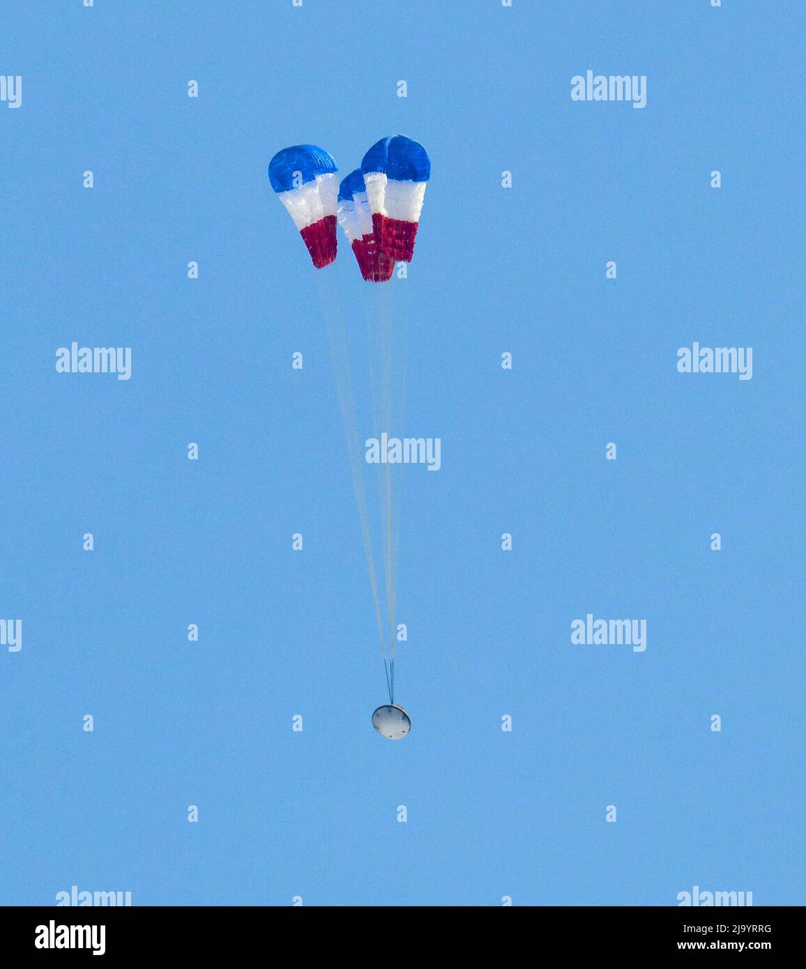 Boeing’s CST-100 Starliner spacecraft opens it’s main parachutes as it ...