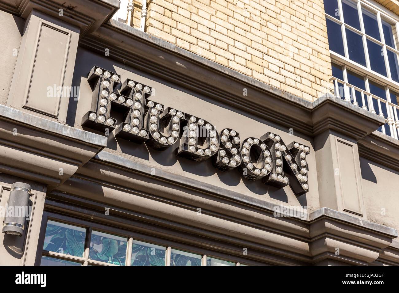 Three monkeys pub hi-res stock photography and images - Alamy