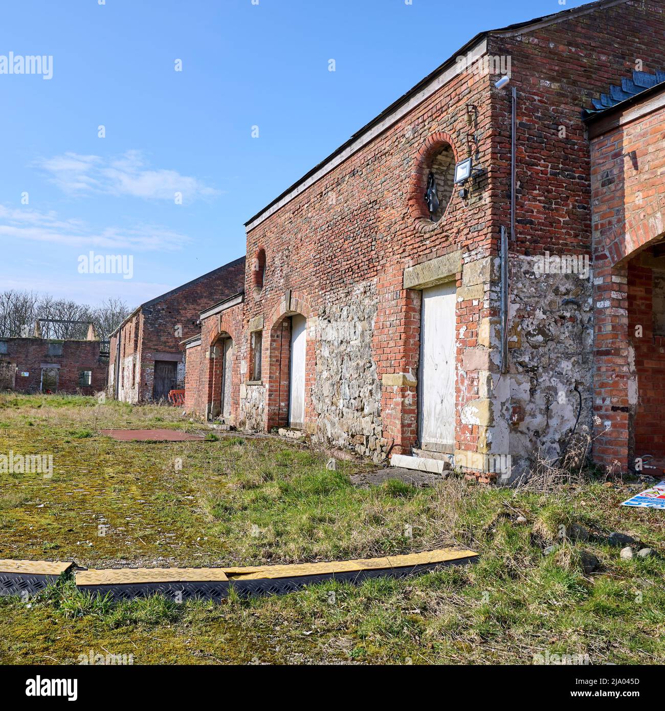 Dangerous buildings hi-res stock photography and images - Alamy