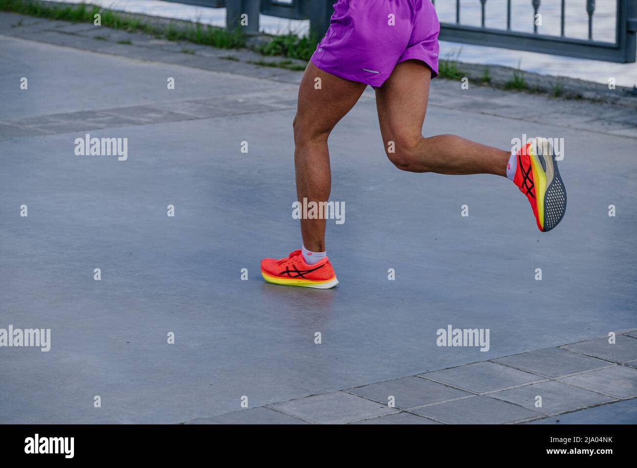 Legs female runner hi-res stock photography and images - Alamy