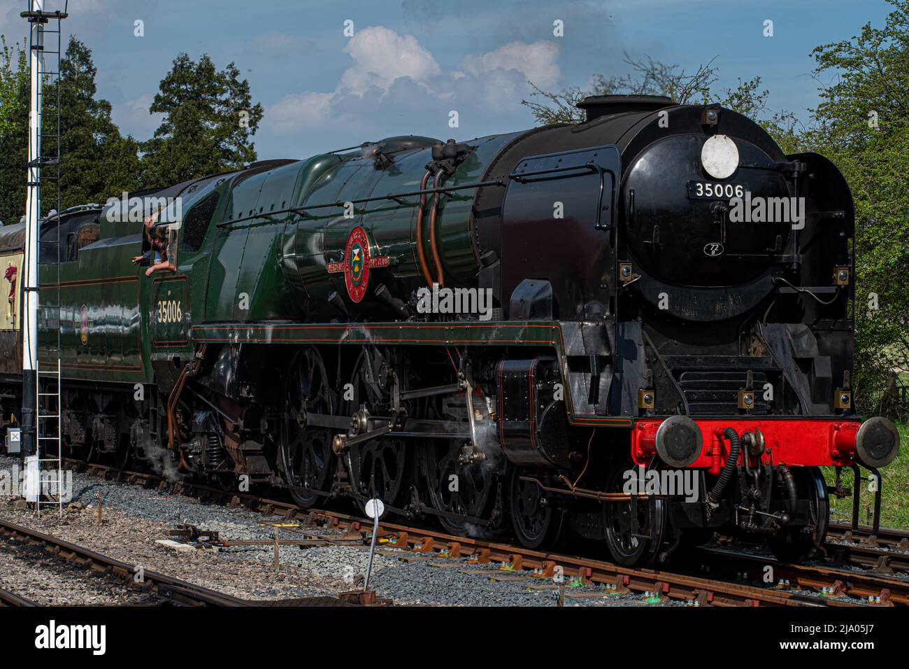 35006 Peninsular & Oriental leaving the station Stock Photo - Alamy