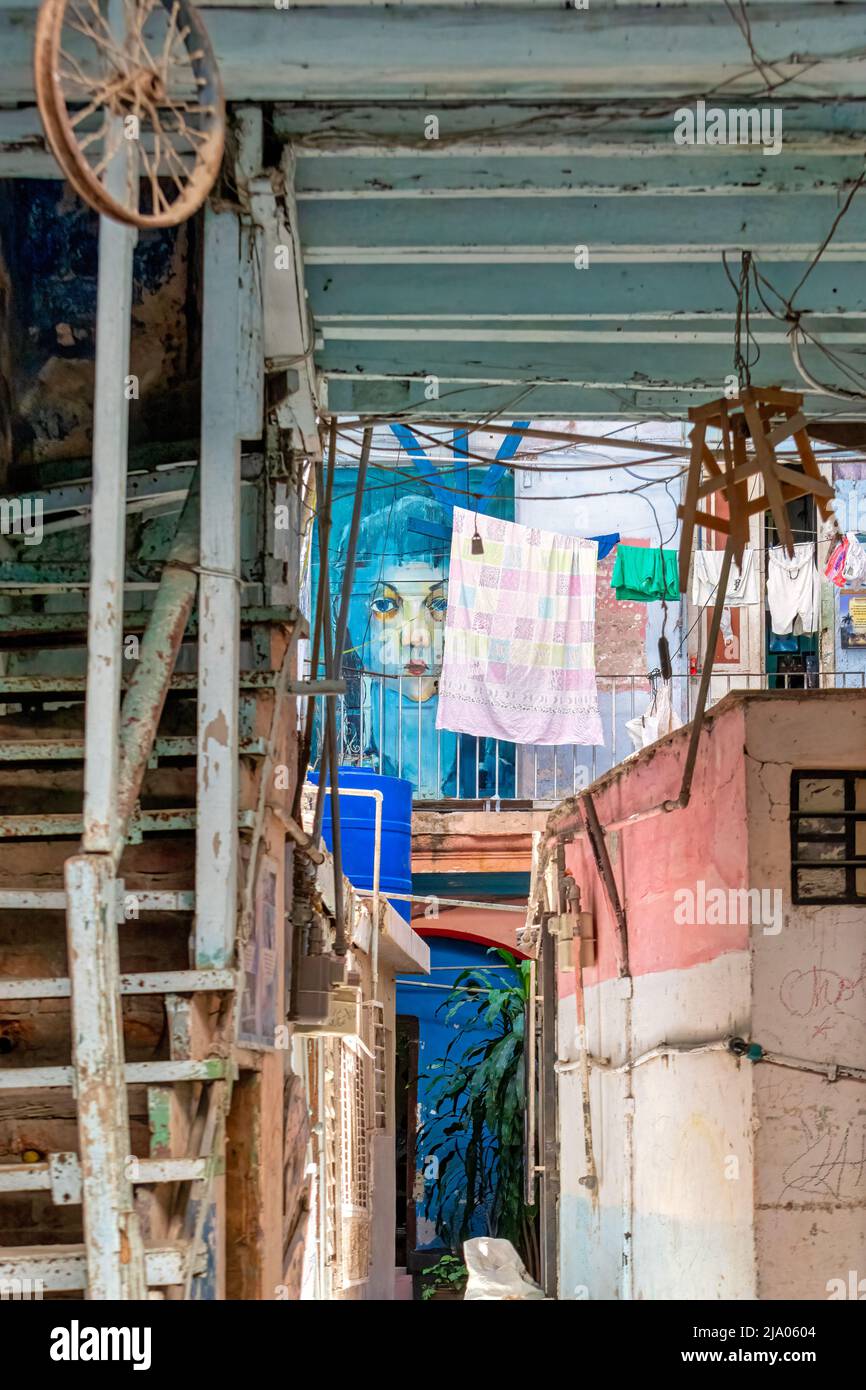Run-down building, Havana, Cuba, 2022 Stock Photo - Alamy